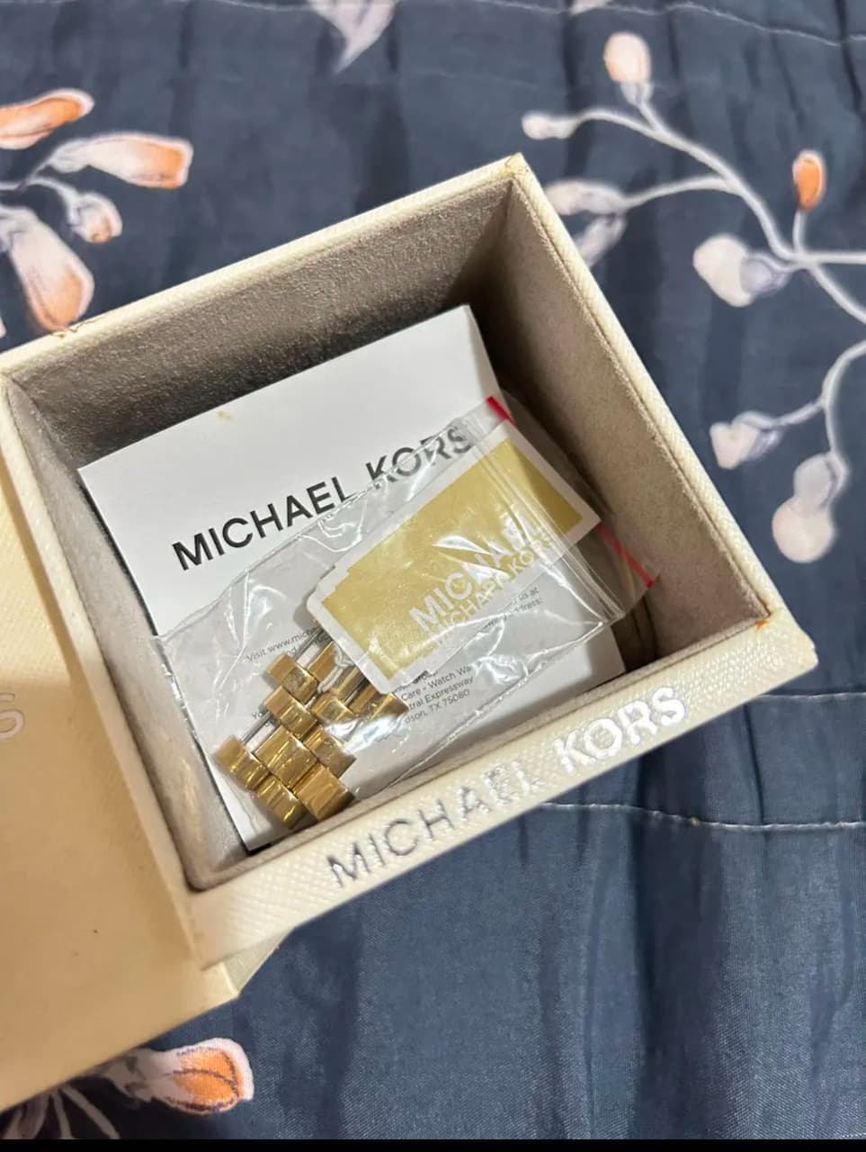 #我要賣 便宜賣 mk玫瑰金女錶 - 二手交易板 | Dcard