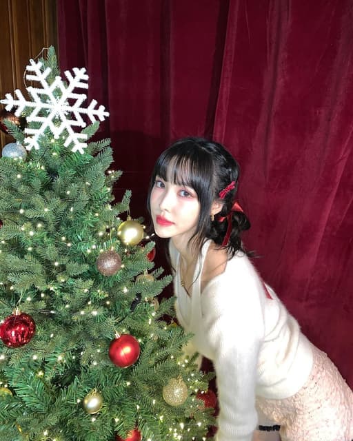 #更新 231224 Yuju [LIVE CLIP] Ariana Grande - Santa Tell Me | Covered by YUJU/ IG 貼文更新 - GFRIEND板 ...