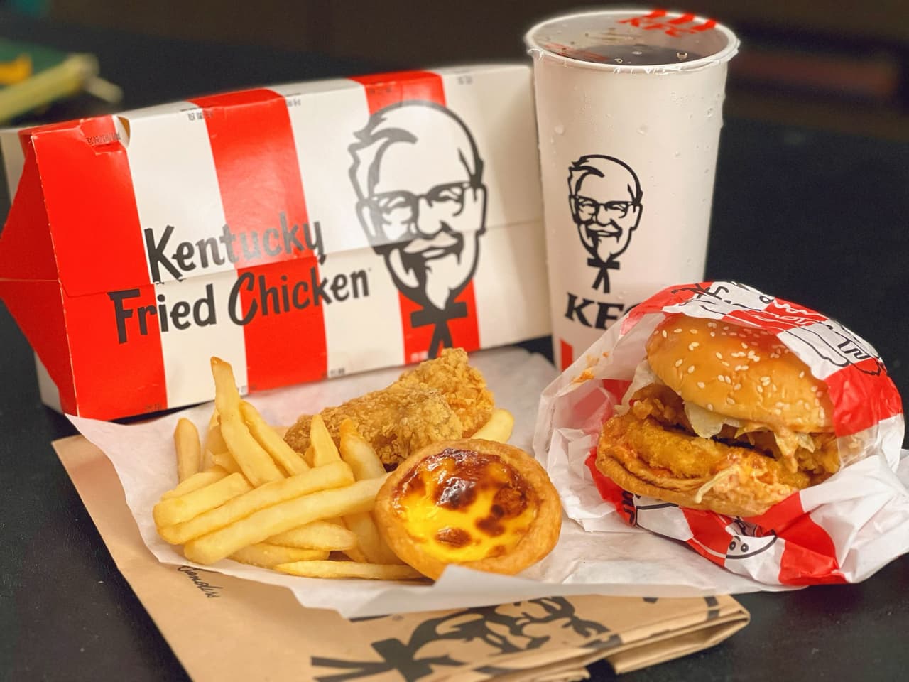 【開箱】KFC肯德基漢堡！被濃郁海味爆擊的一天 🌊 - Judy澳洲打工度假去 (@yummychips) | Dcard