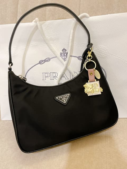 #問題 請教有買過Prada hobo的缺點 - 精品板 | Dcard