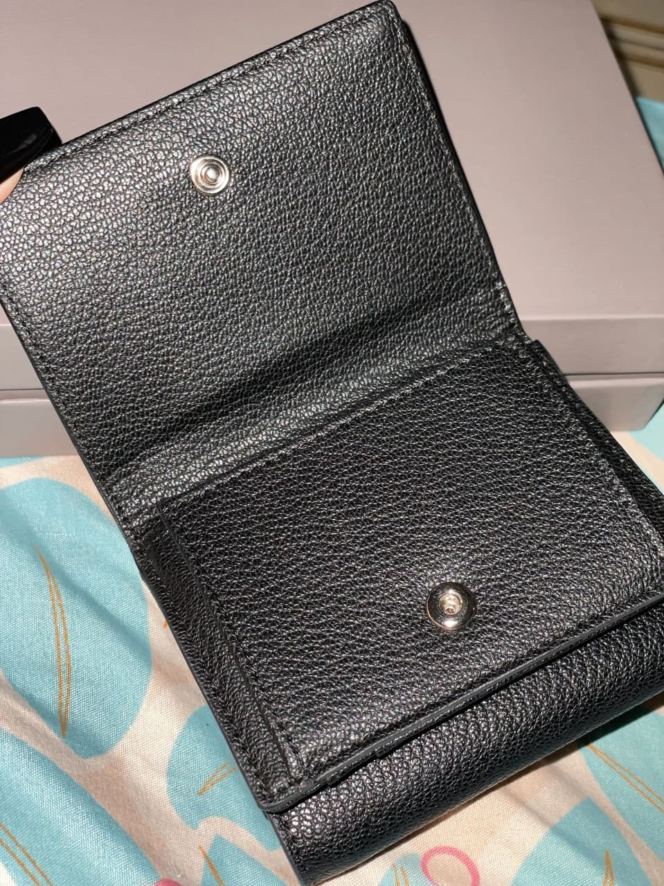 #我要賣 ROBIN MAY旋木真皮短夾(黑) - 二手交易板 | Dcard