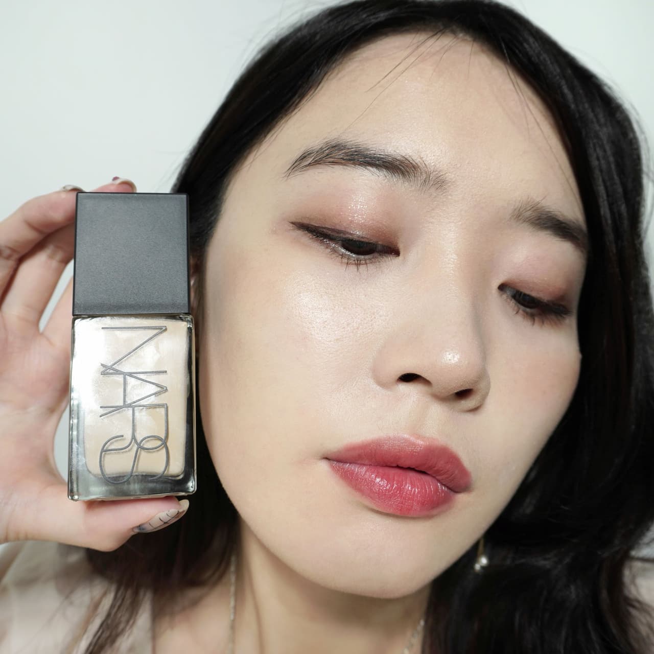 開箱｜Nars小光瓶｜默默無名的資優生，但還不能說命定粉底 - 美妝板 | Dcard