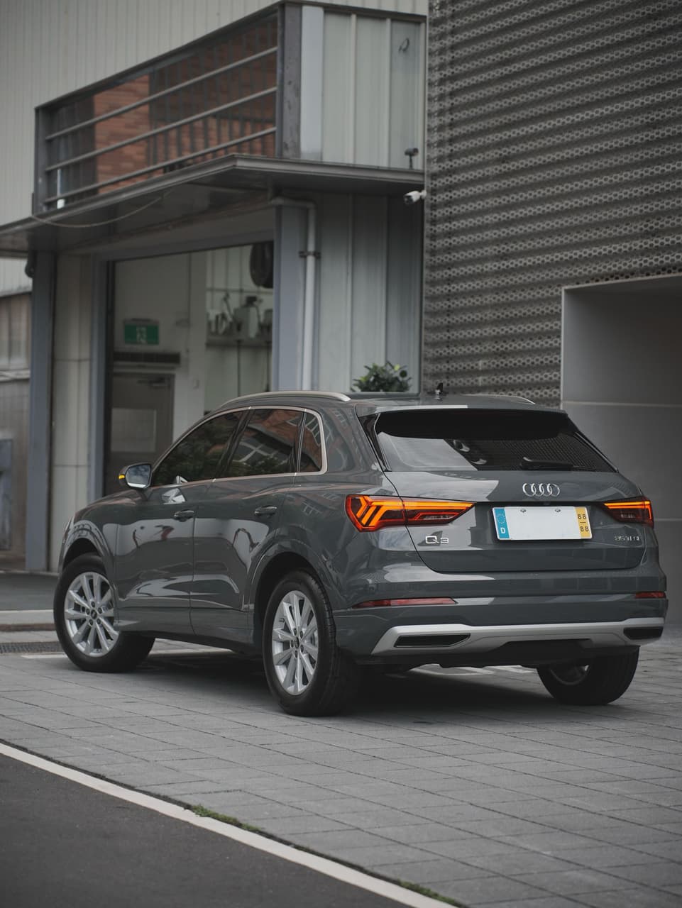 Audi Q3 35 TFSI advanced｜金屬原礦灰 Nano Grey G3｜交車照片分享 - 汽車板 | Dcard