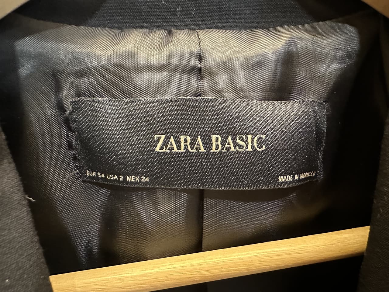#我要賣 Zara基本款黑色西裝外套*1/ UNIQLO x INES DE LA FRESSANGE 深藍色西裝外套*1 - 二手交易板 | Dcard