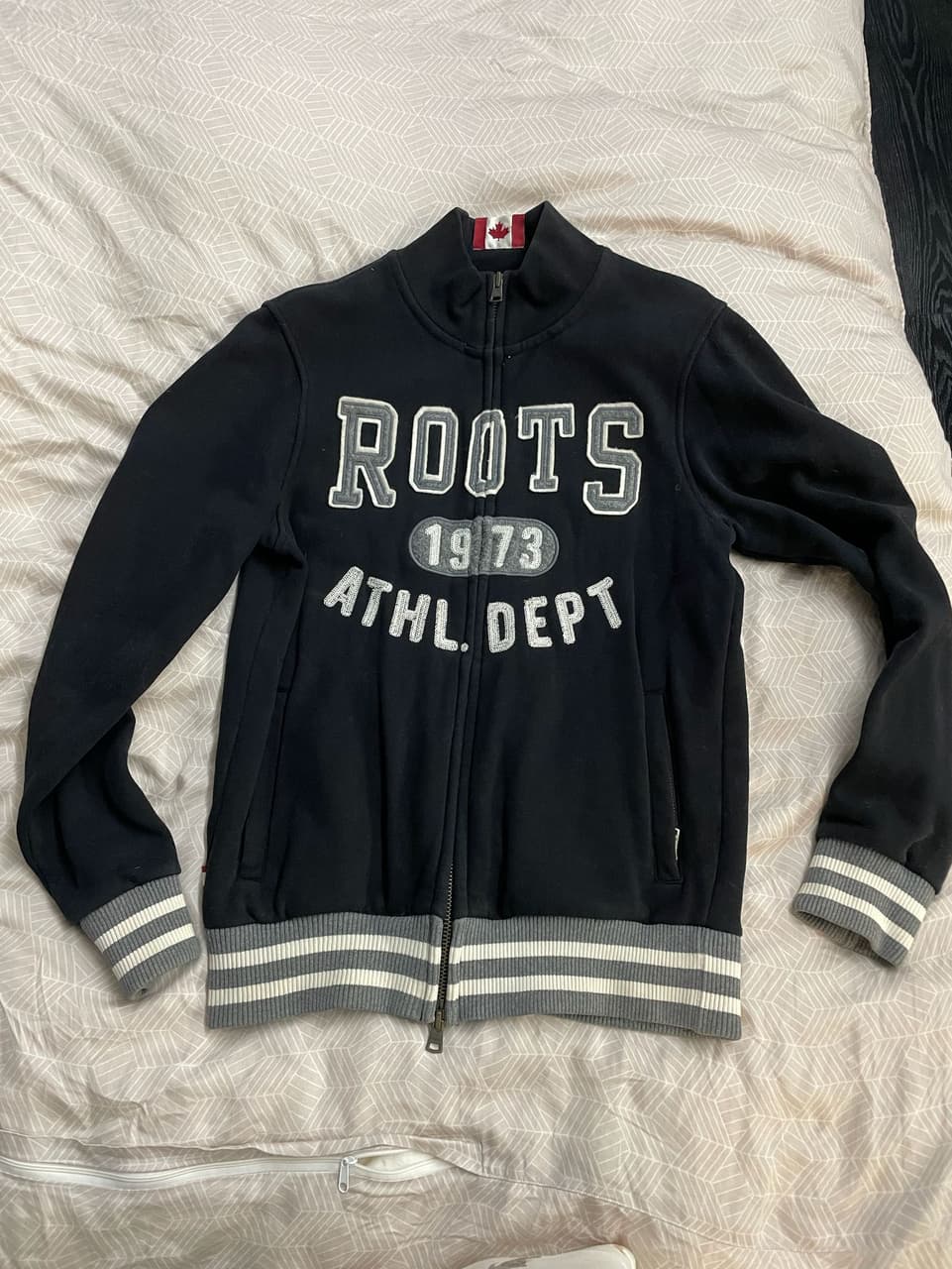 #我要賣 #我要賣 Roots外套 - 二手交易板 | Dcard