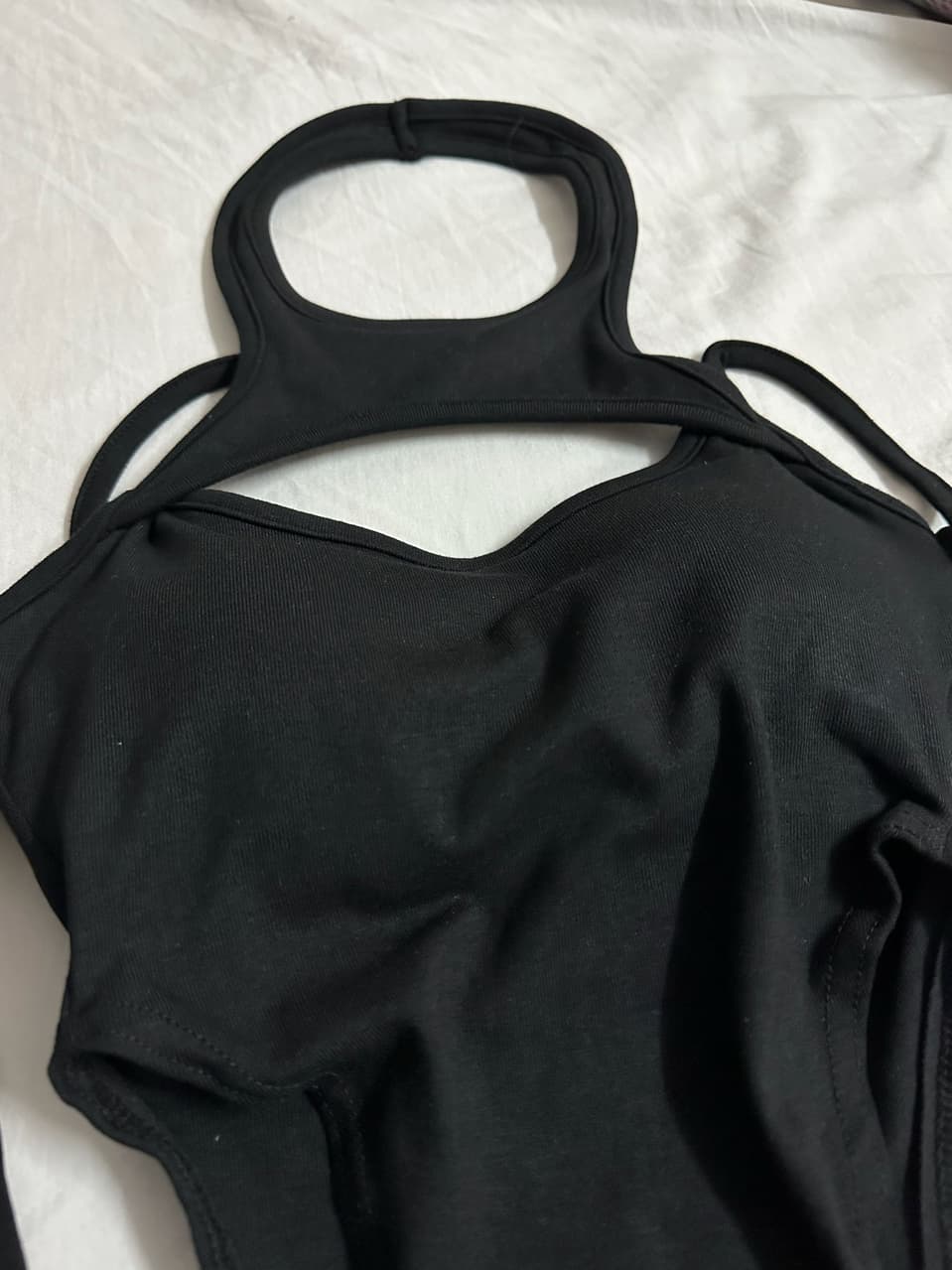 #開箱 Mando繞頸bratop辣妹連體衣 ️質感超好而且不用貼胸貼很方便😍 - babyling (@amberbabyling) | Dcard