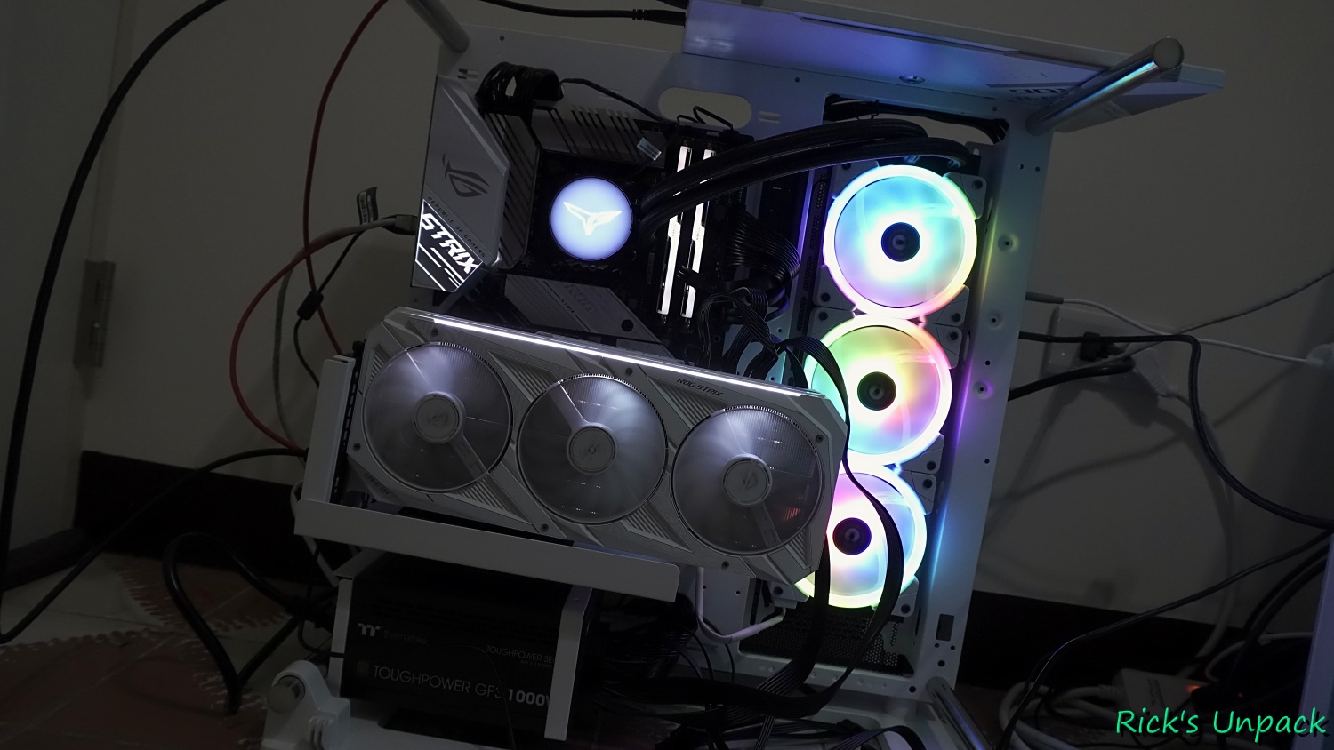 【開箱】美景盡收眼底 | Thermaltake 曜越 Core P3 TG Pro開箱 - 3C板 | Dcard