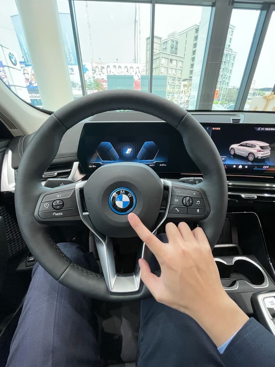 THE BMW IX1 20 eDrive 更容易入手的電動車來了！ - 汽車板 | Dcard