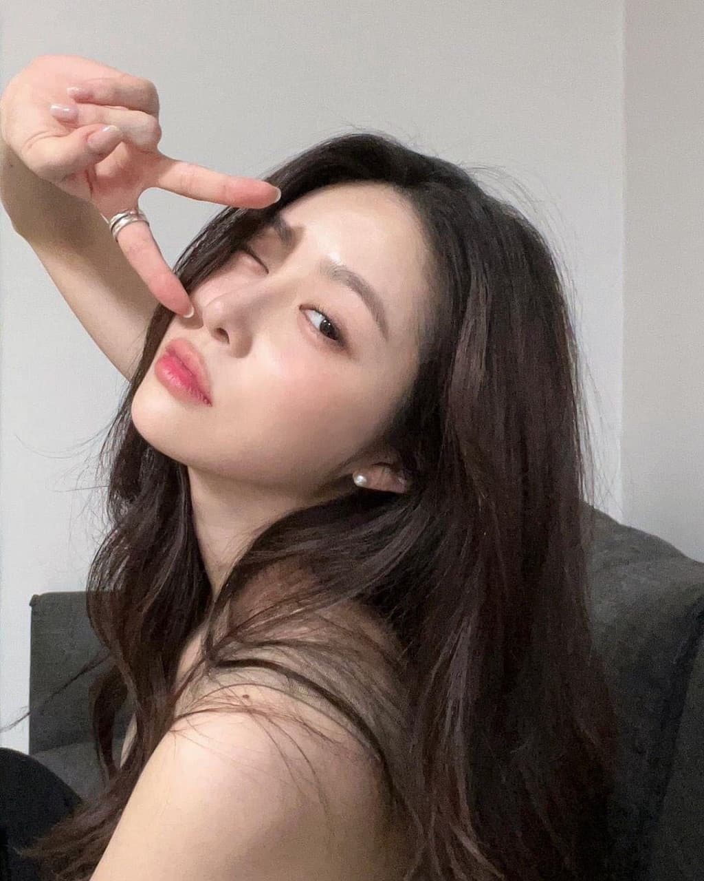 #詢問 請問有人知道她是誰嗎？ - 追星板 | Dcard