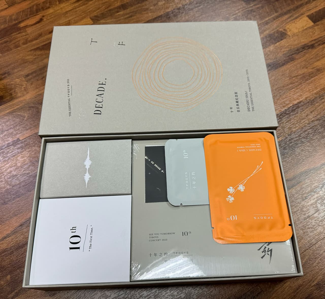 #分享 #開箱 TF BOYS 十週年專輯 - 中國明星板 | Dcard