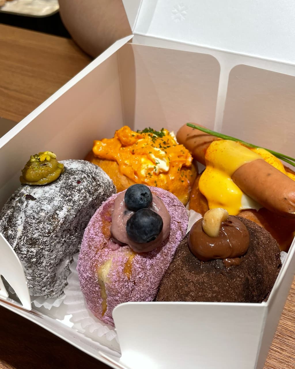 北車浮誇系爆漿生甜甜圈 #我來開箱 - 鈴木同學 ʕ•̫͡•ʔ (@suzuki05) | Dcard