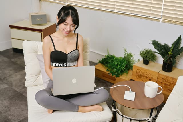 你也覺得 iCloud 備份很久很解嗎？兼具質感與便攜性的 Windows、Mac 外接硬碟推薦 - 品牌商家 (@brand_selection) | Dcard