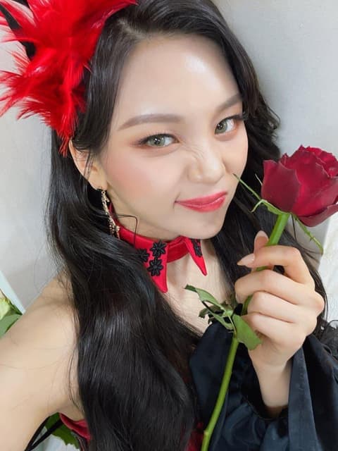 #更新 220422 Umji IG 貼文/Universe FNS更新 - GFRIEND板 | Dcard