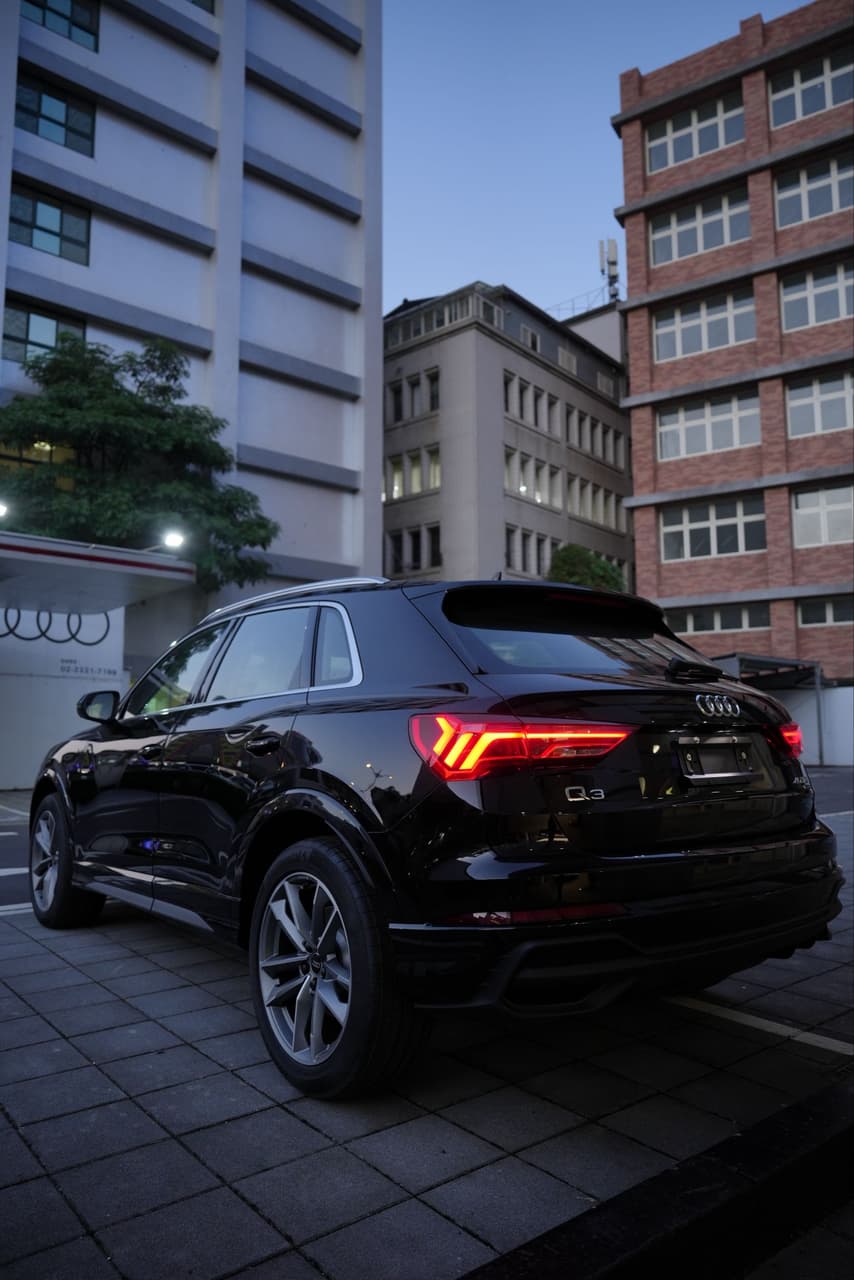 Audi Q3 40 TFSI quattro S line｜金屬神迷黑 Mythos Black 0E｜實車照片分享 - 汽車板 | Dcard