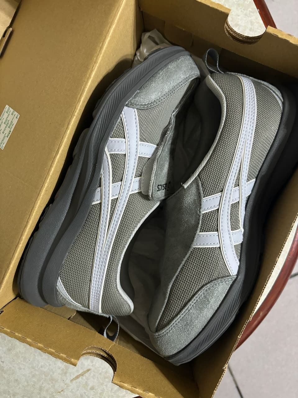 #我要賣 asics life walker 灰色 免運降價售～ - 二手交易板 | Dcard