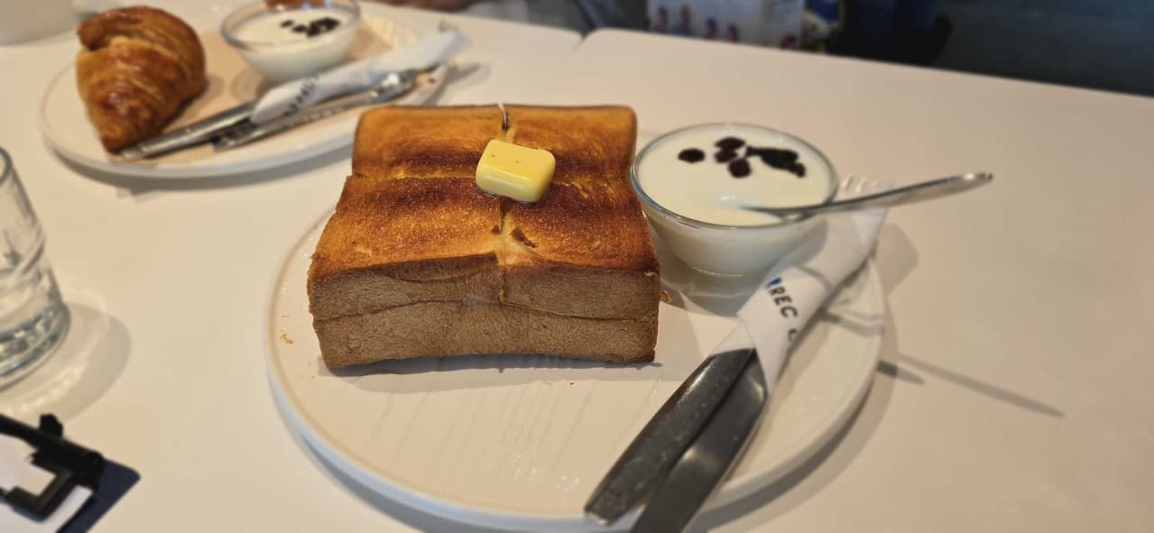 藏身摩天大廈的咖啡廳 Rec Coffee - 美食板 | Dcard