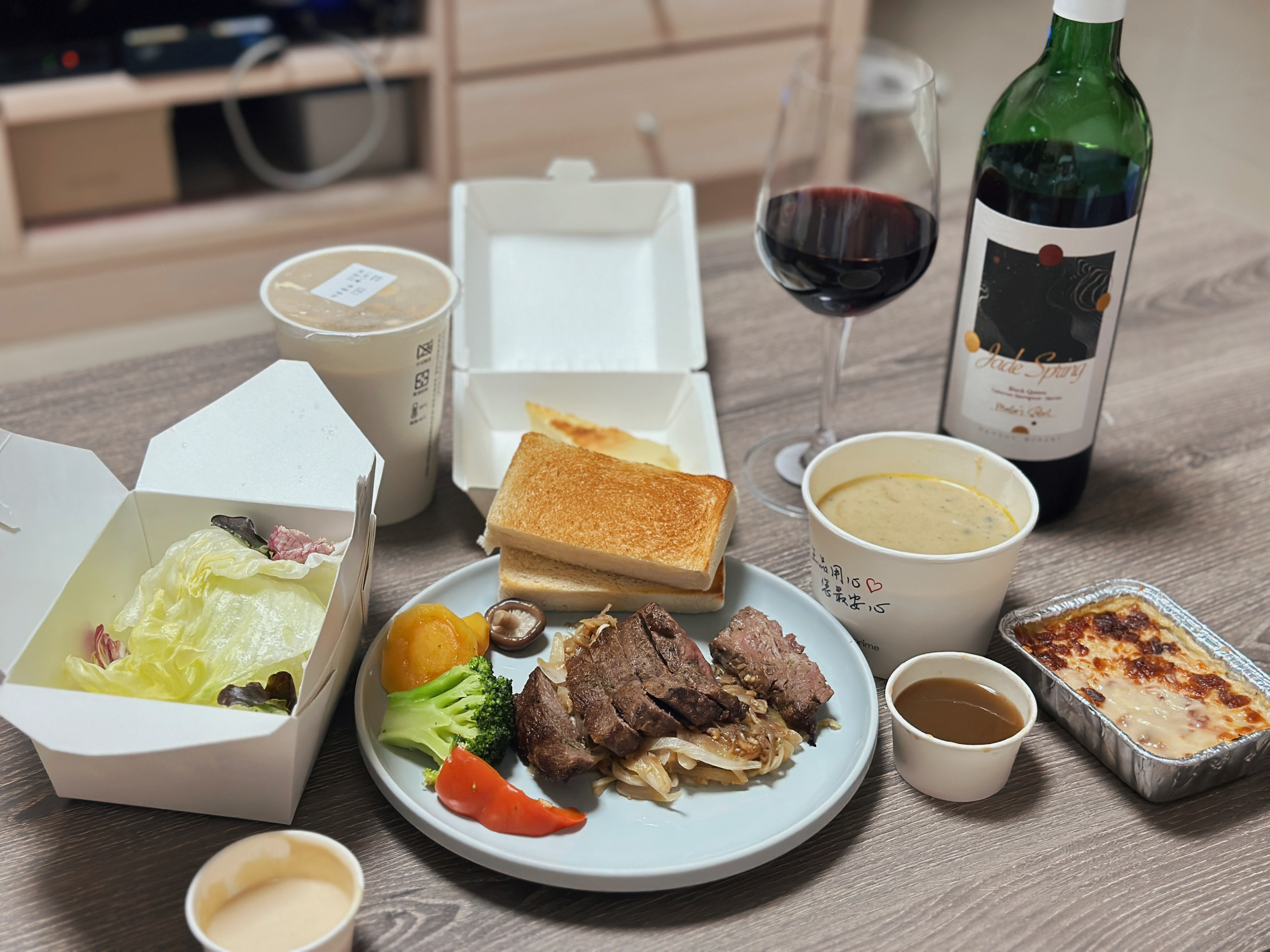 一個人懶在家ㄉ週末浪漫💫🍷西堤外帶套餐 Ft.Jade Spring 紅酒 - 美食板 | Dcard