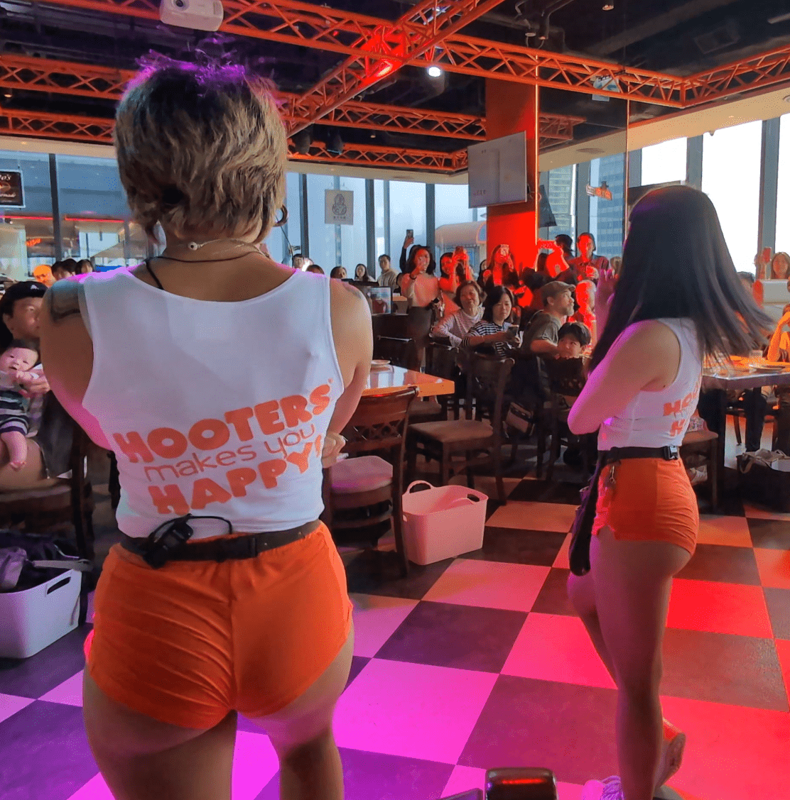 HOOTERS母猴屁股蛋 - 心情板 | Dcard