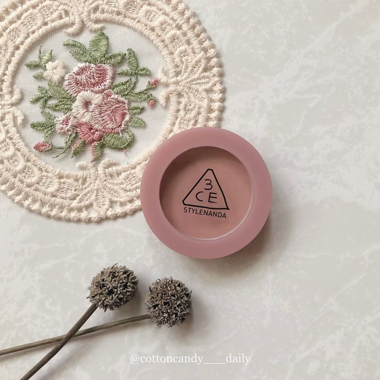 #分享 ☁️🍬’s 3CE City Mauve 淡雅的中性調煙粉玫瑰🌹 - 美妝板 | Dcard