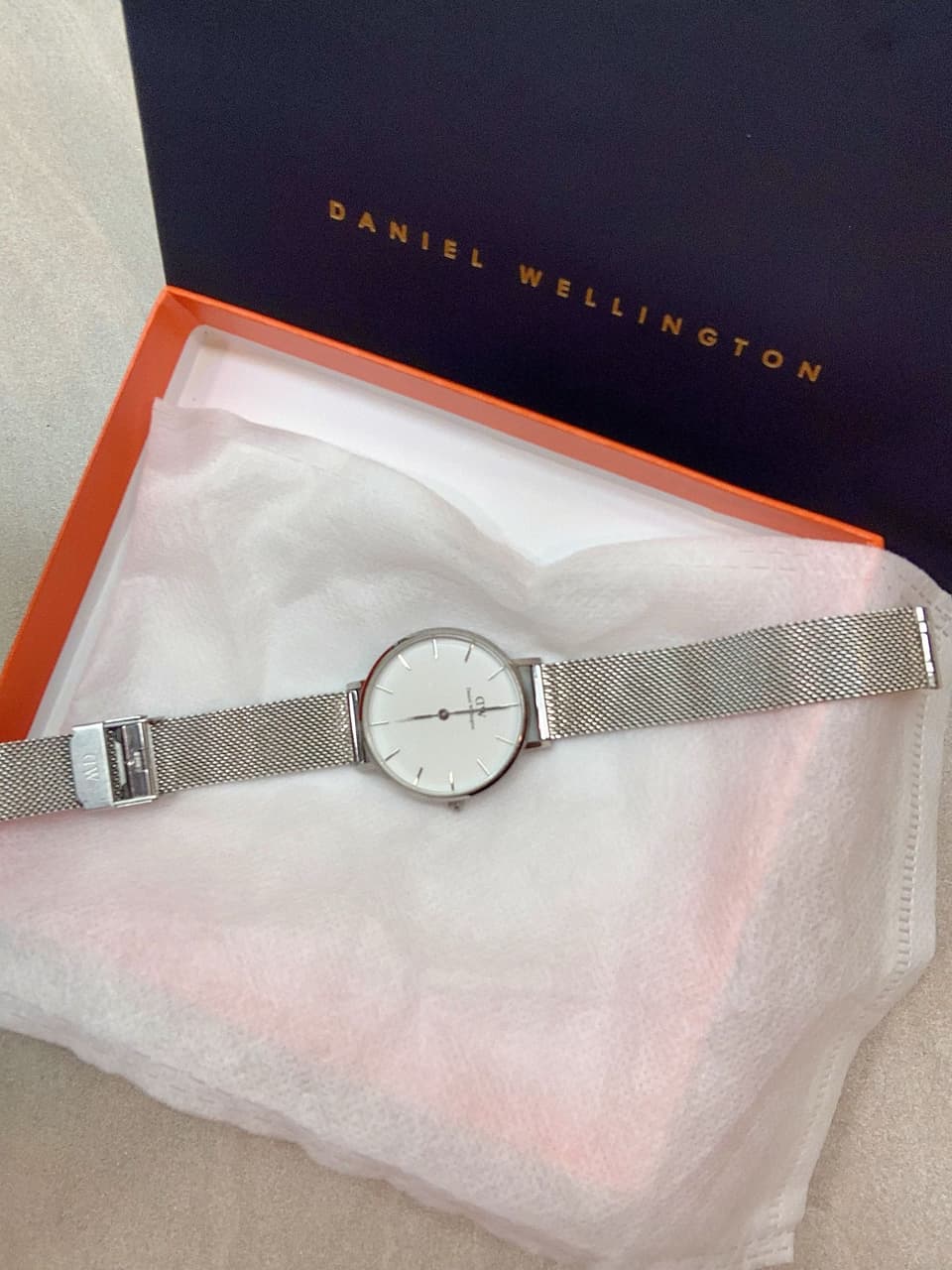 #我要賣 Dw手錶 銀米蘭錶帶白盤 36mm - 二手交易板 | Dcard