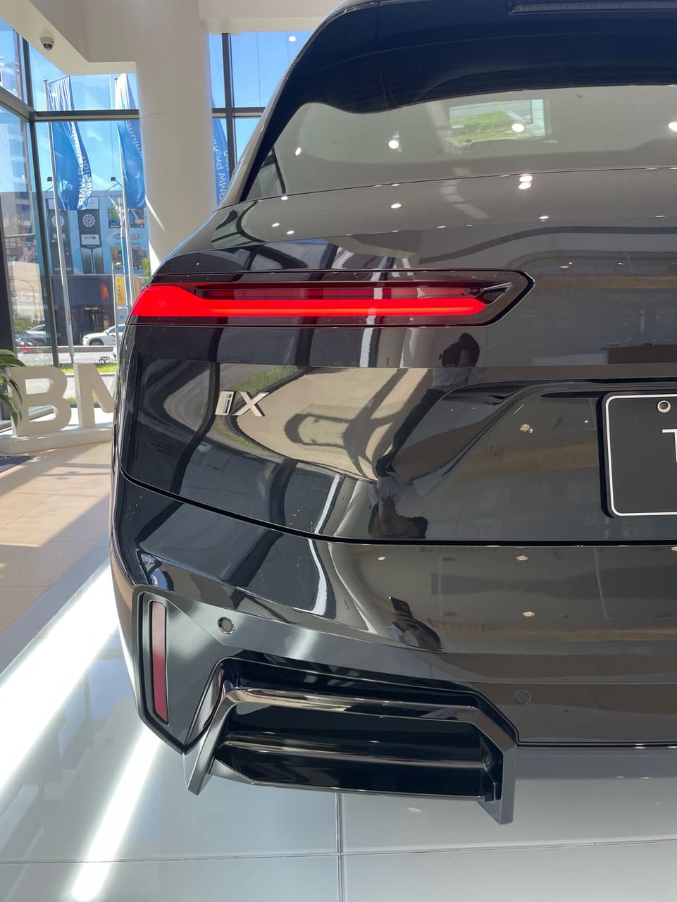 更大、更快、更M！全新 BMW iX45 M Sport 登場🏁 - 汽車板 | Dcard