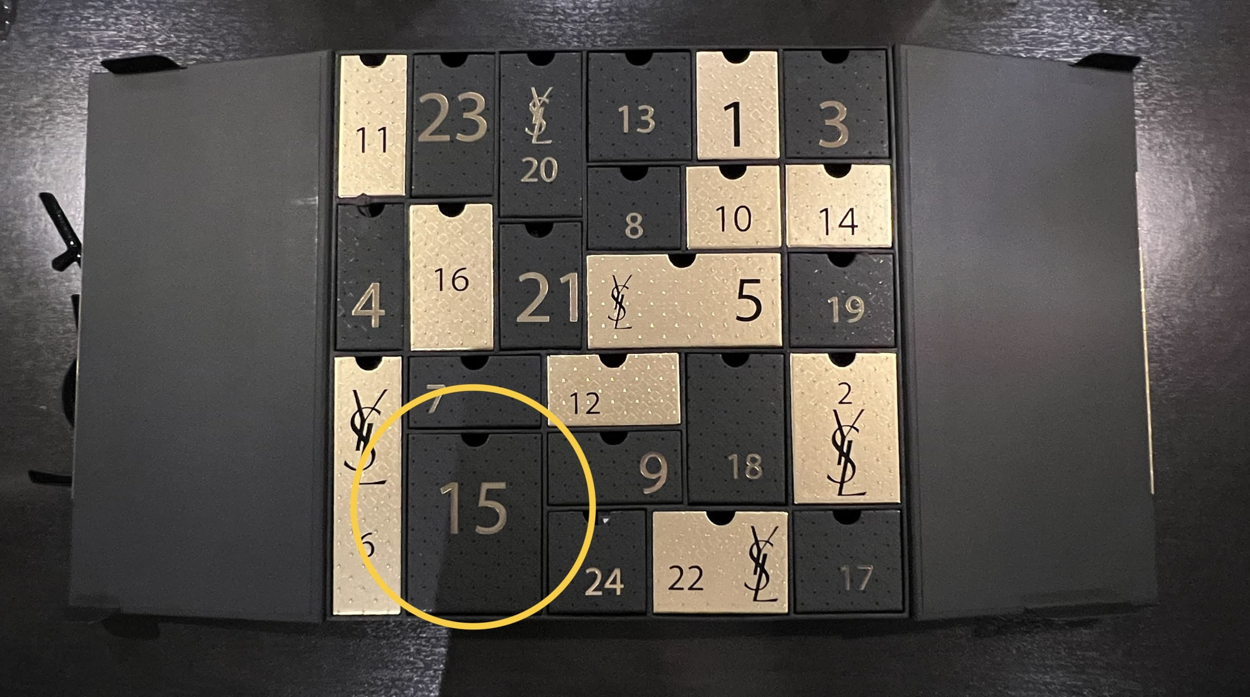 #開箱 唇膏多到爆的YSL耶誕倒數日曆 Part 2 - 2022 YSL Advent Calendar - 美妝板 | Dcard