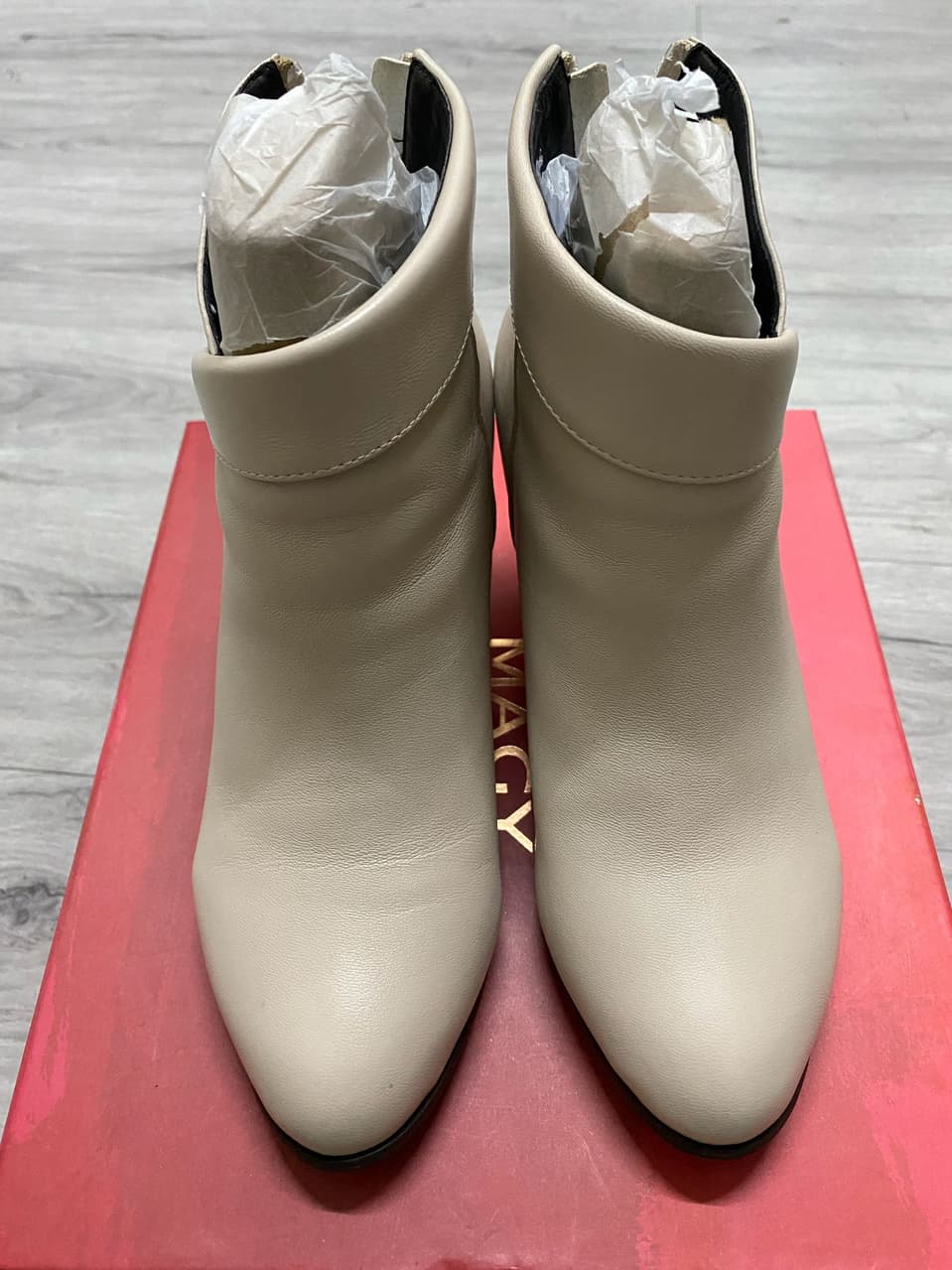 #我要賣 MAGY 白色真皮短靴 23號（有盒）降價 - 二手交易板 | Dcard