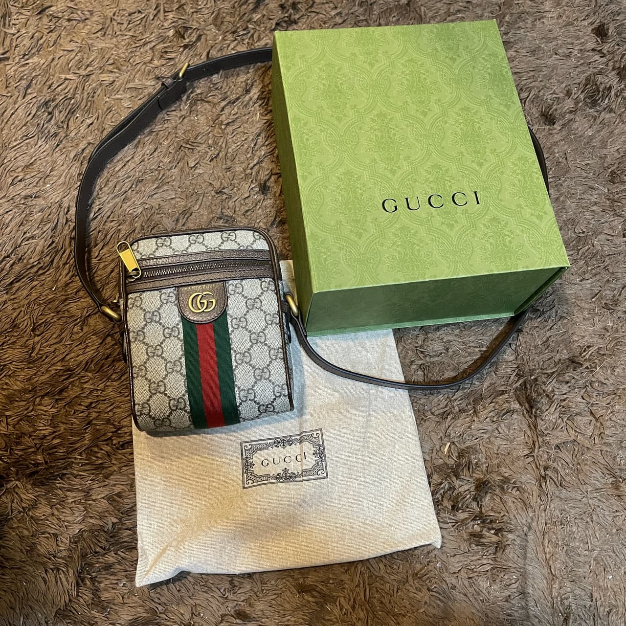 #開箱 GUCCI Ophidia GG 小型側背包～好搭、好照顧的可愛小包（附實揹照） - 精品板 | Dcard