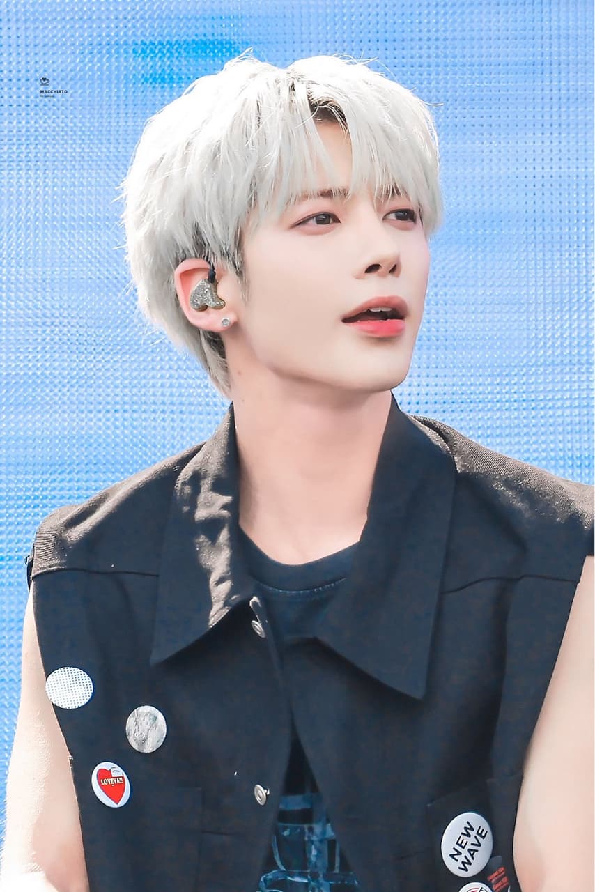 #分享 韓網🔥TXT在Weverse Con表演嚴正化的Invitation - TOMORROW X TOGETHER板 | Dcard