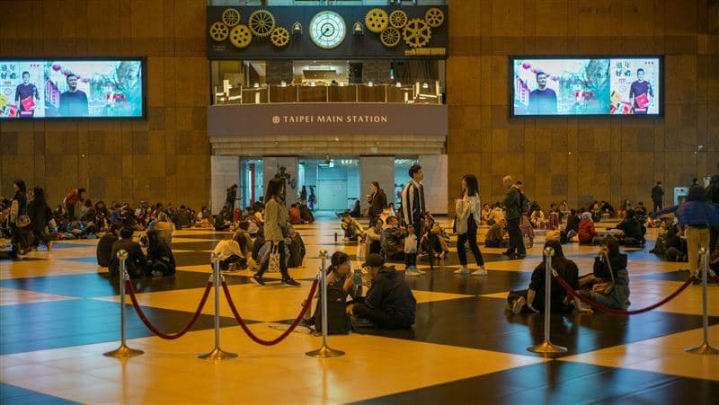 通緝犯北車性侵醉女！目擊者還原現場 吐「不敢制止原因」遭砲轟 - SETN三立新聞網 (@setn54) | Dcard