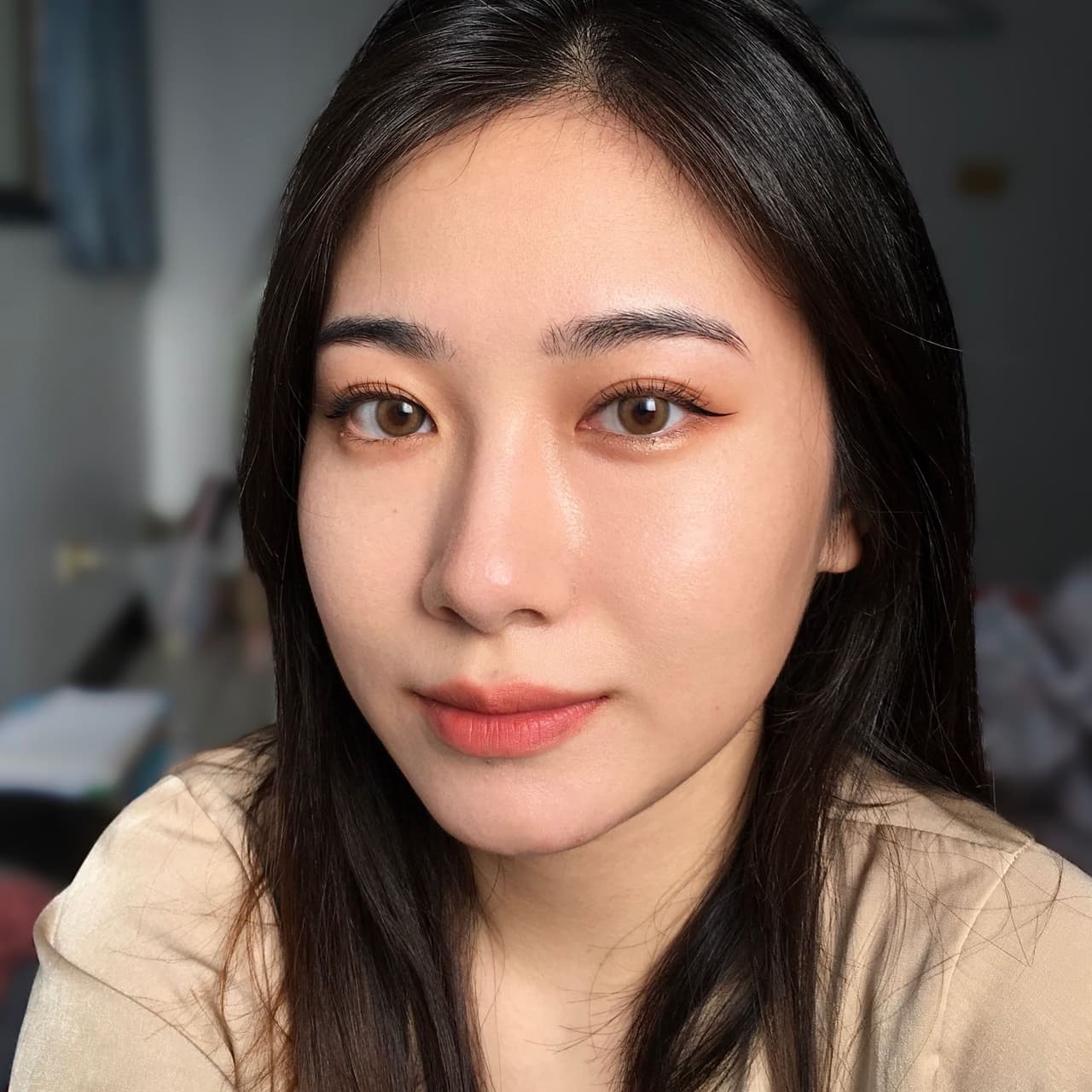 🫶🏻#月拋 #karacon 寂靜米 （兩款新品比較） - 隱形眼鏡板 | Dcard