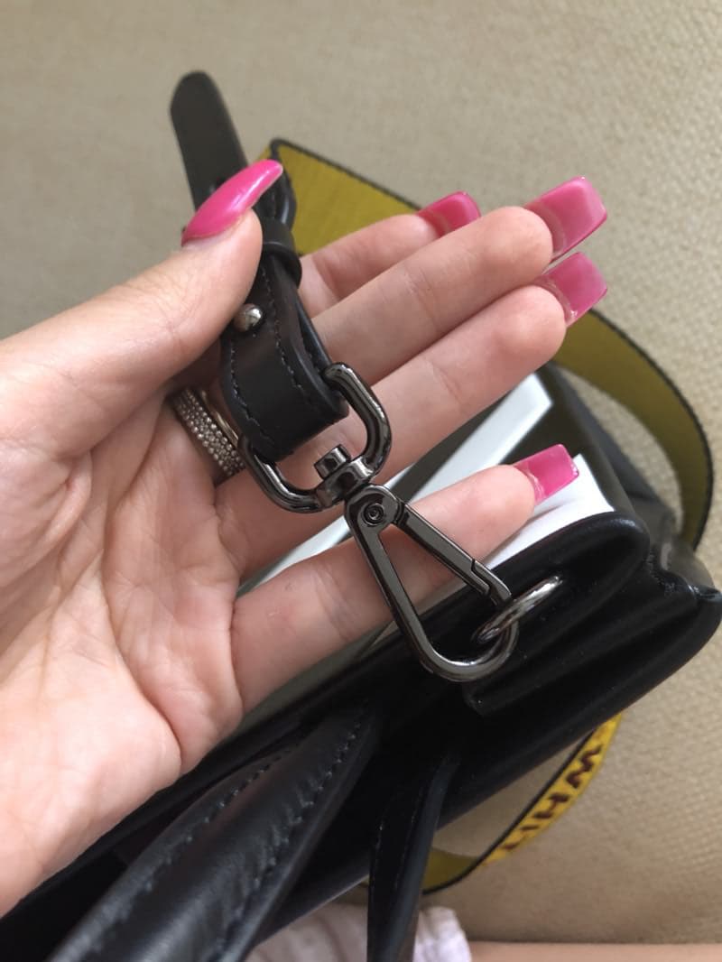 Off-white diagonal small box bag 包包分享 #精品 - 穿搭板 | Dcard