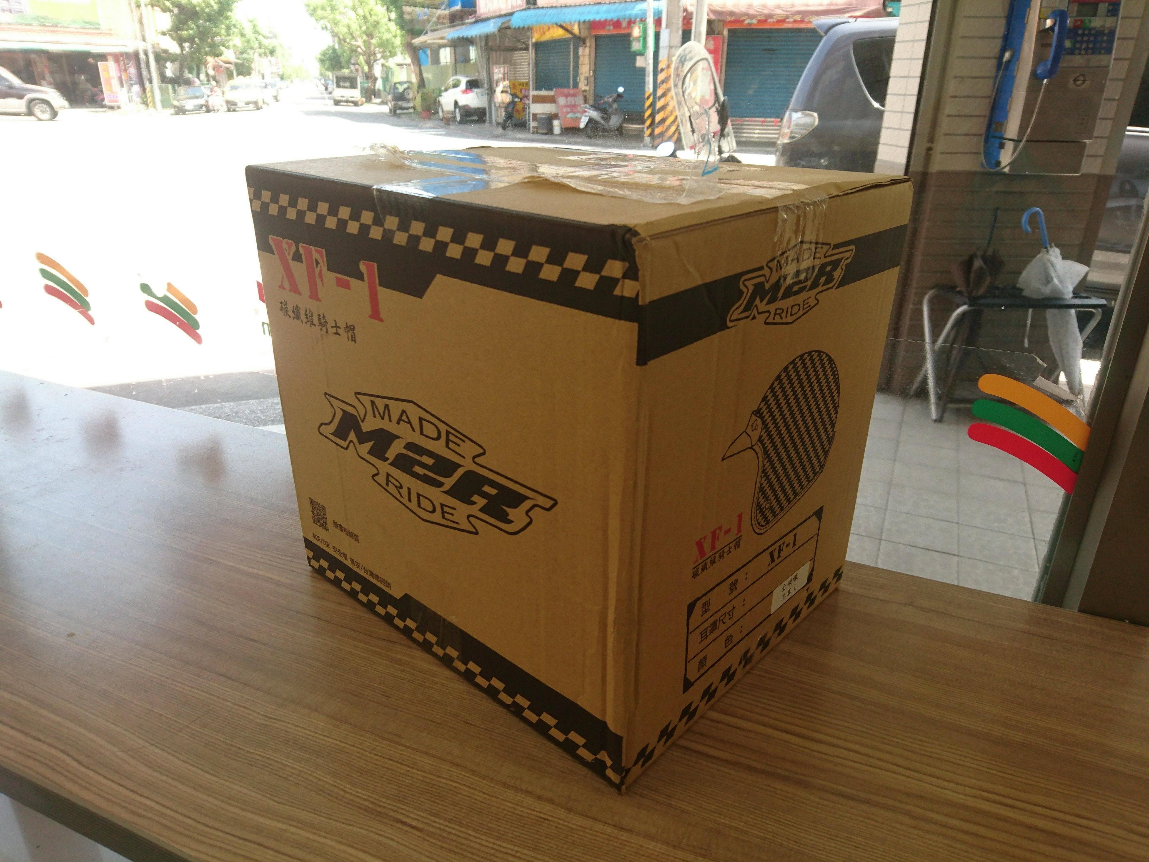 M2R XF-1簡單開箱,碳纖最高😆#更 - 機車板 | Dcard