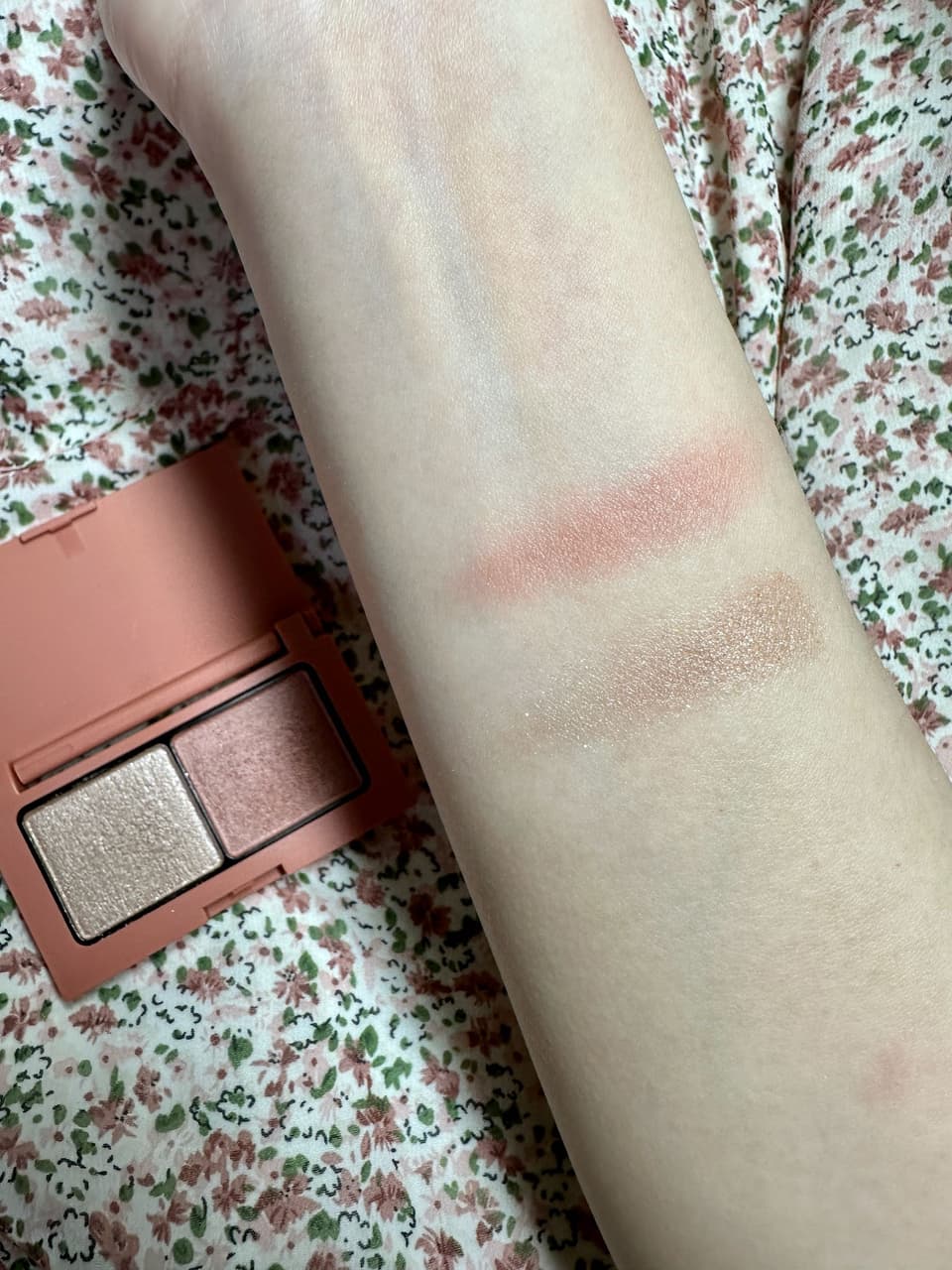 #分享 ettusais 艾杜紗 微暮絲絨雙色眼影 03、11、14 - 美妝板 | Dcard