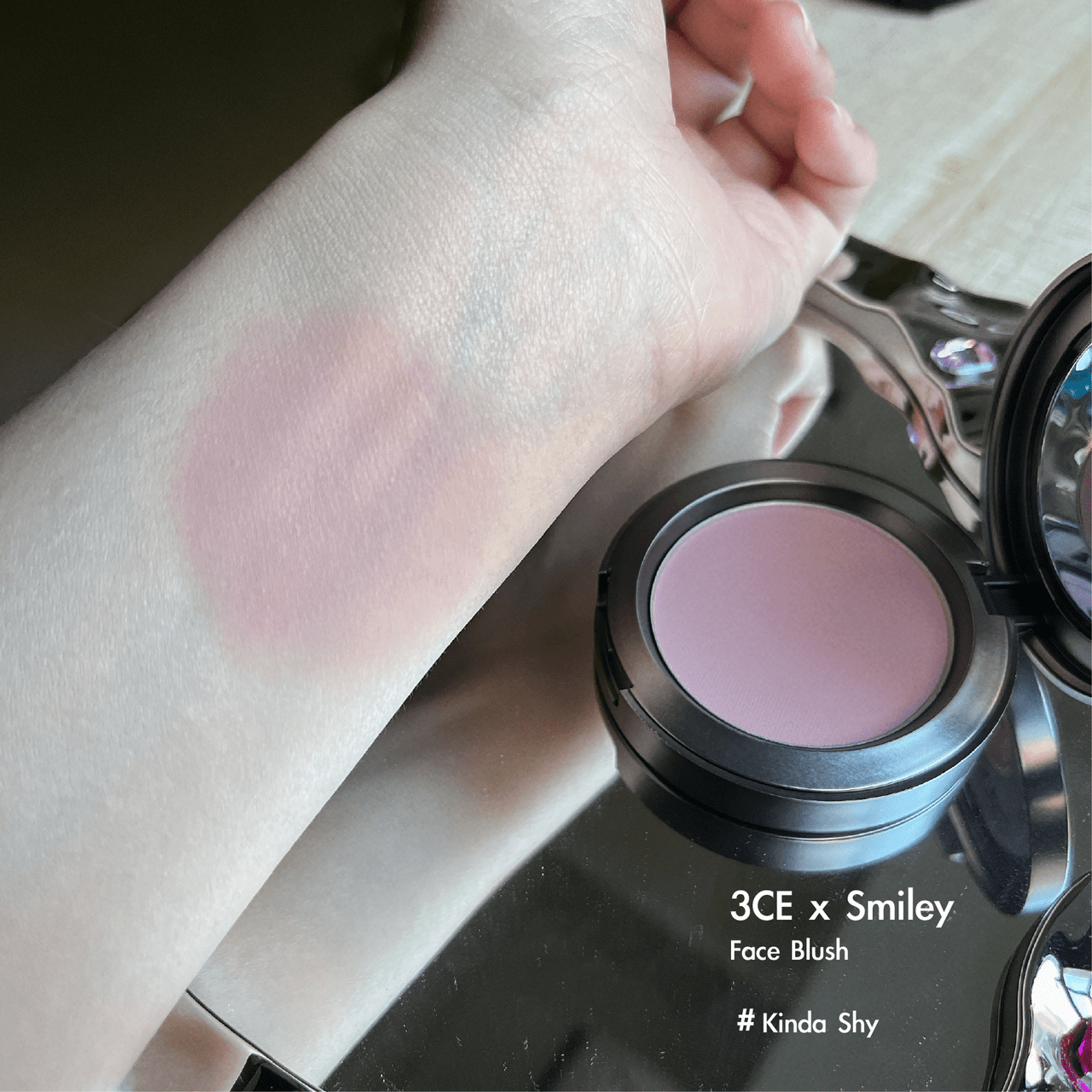 #試色 一見鐘情的 𝟑𝐂𝐄 𝐱 𝐒𝐦𝐢𝐥𝐞𝐲 系列 🖤 - 美妝板 | Dcard