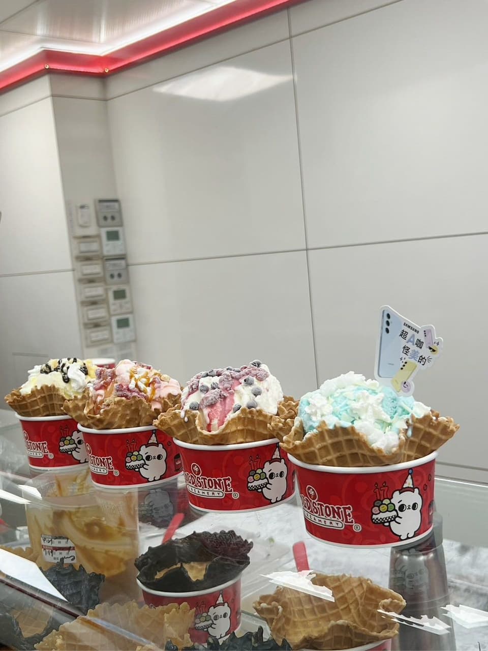 沒想到Samsung Galaxy A55 5G x COLD STONE 聯名冰淇淋能這麼好吃🍦🍫 - 薯片波比 (@bobi_chips) | Dcard