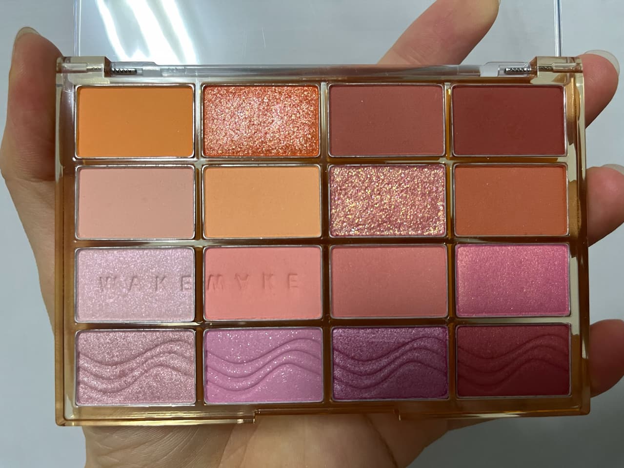 #我要賣 （已售出）Wakemake 16色眼影盤 20 - 二手交易板 | Dcard