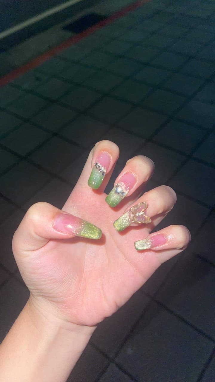 分享 粉綠美甲🧚 美甲板 Dcard