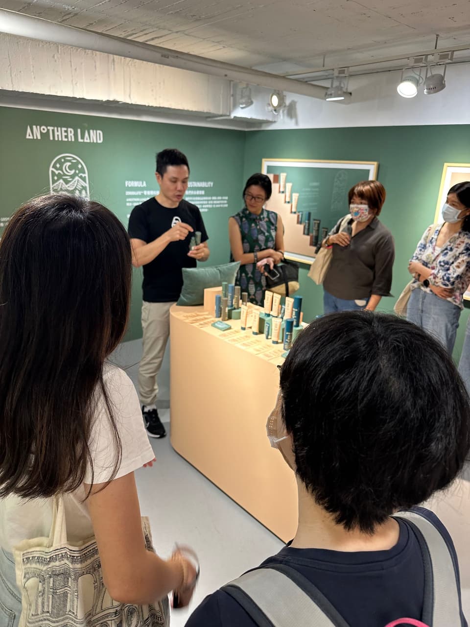 台灣與新加坡合作品牌 - Another land - 心情板 | Dcard