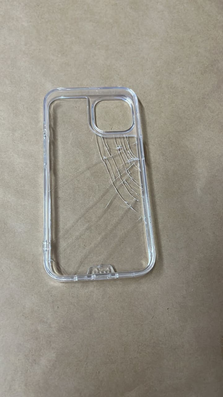 #請益 iPhone 15透明保護殼 (內有選手) - B76 留言 | Dcard