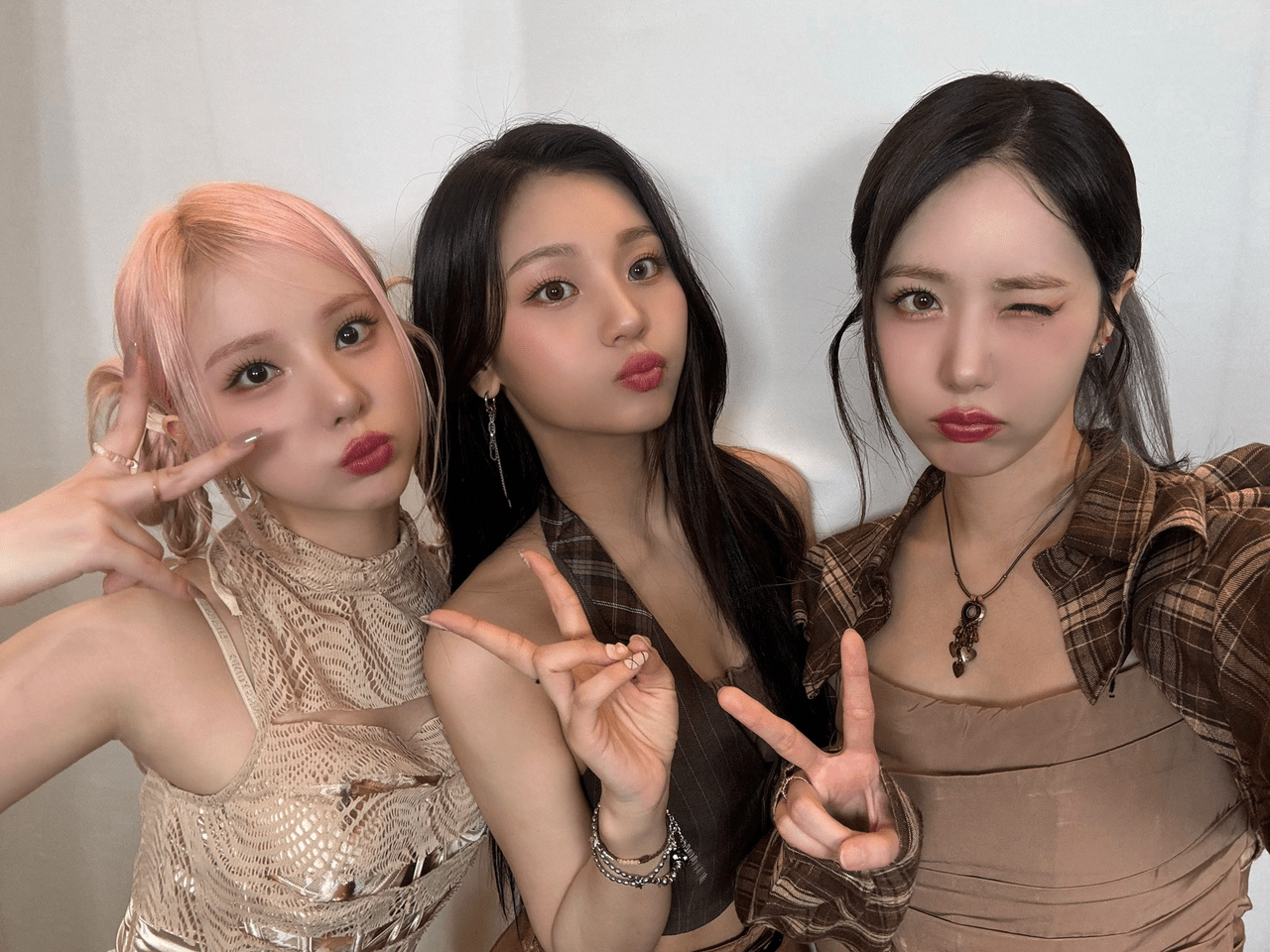 #行程 240330 VIVIZ - KCON HONGKONG 2024 DAY1 Meet & Greet - GFRIEND板 | Dcard