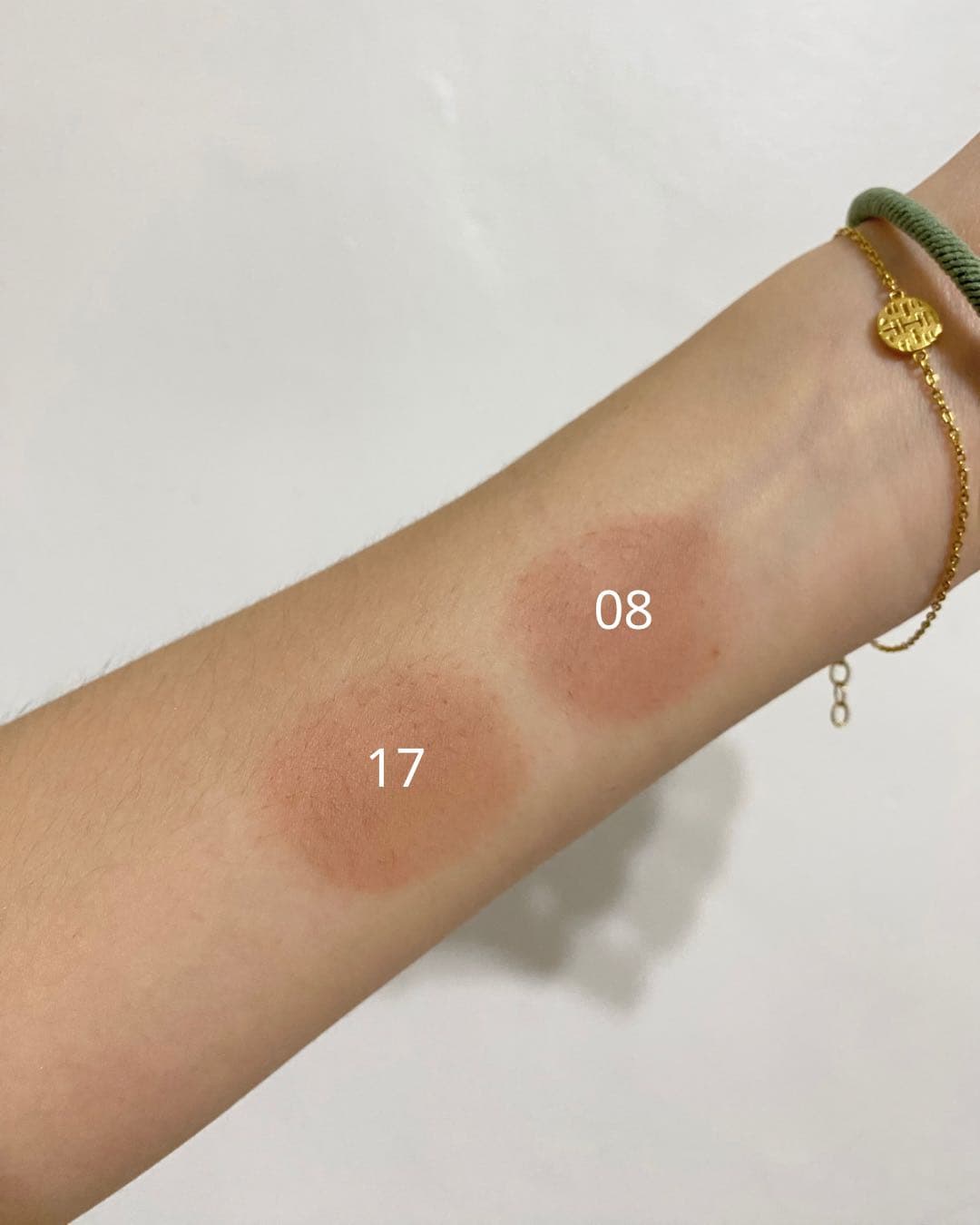 #分享 #heme腮紅買一送一！純色腮紅08、17、絢光腮紅04試色開箱 - 美妝板 | Dcard