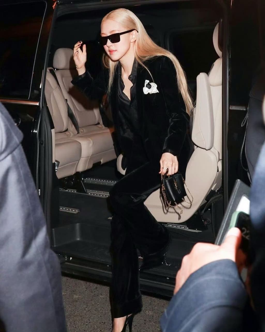 #時尚 ROSÉ出席Saint Laurent 2024冬季女裝時裝週 - BLACKPINK板 | Dcard