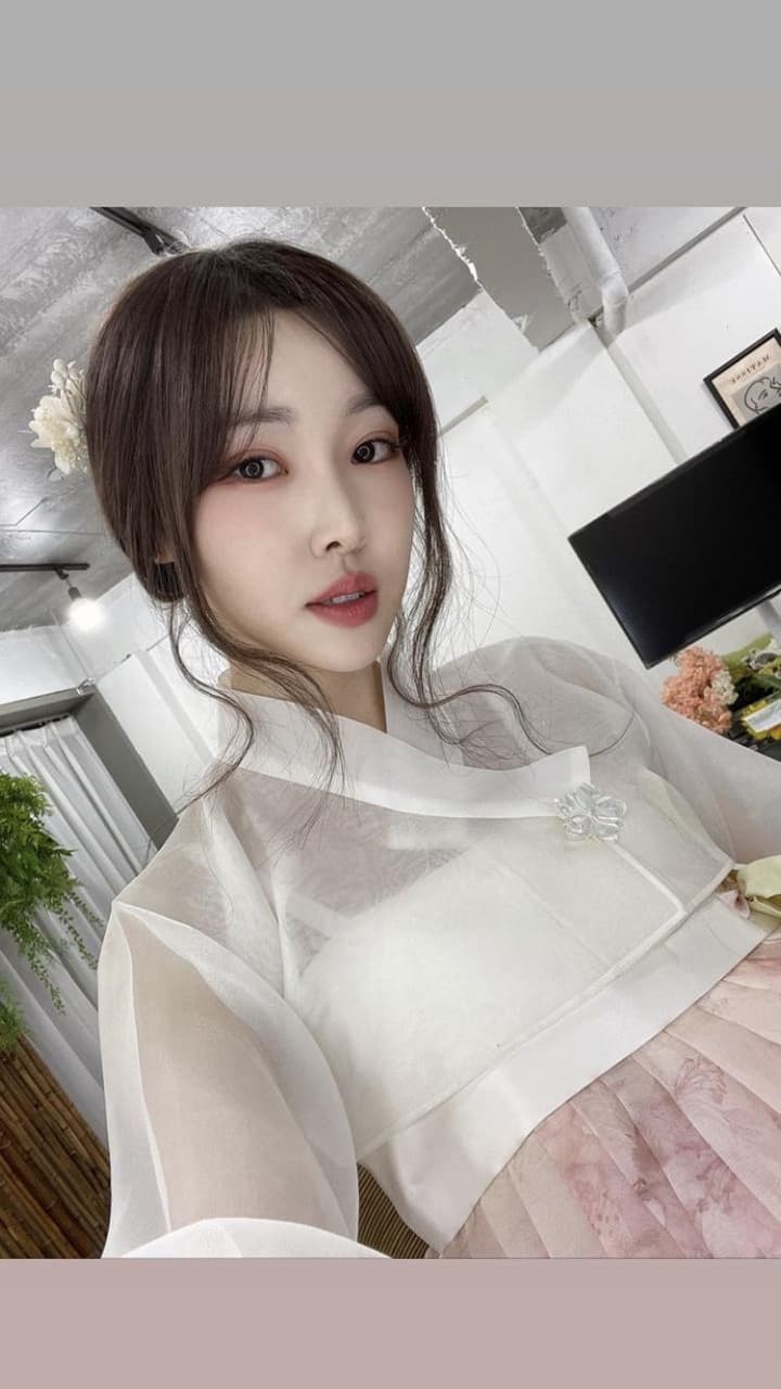 #官方 230118 𝐘𝐔𝐉𝐔 𝐒𝐨𝐥𝐨 𝐃𝐞𝐛𝐮𝐭 𝟏𝐬𝐭 𝐀𝐧𝐧𝐢𝐯𝐞𝐫𝐬𝐚𝐫𝐲🥳 - GFRIEND板 | Dcard