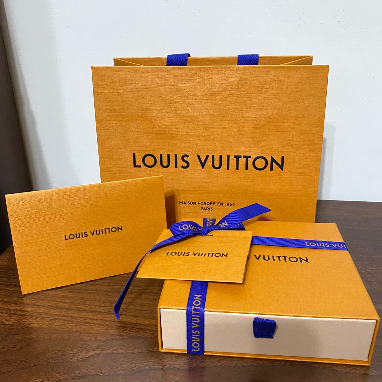 #開箱 LV epi 拉鍊零錢包 - 精品板 | Dcard