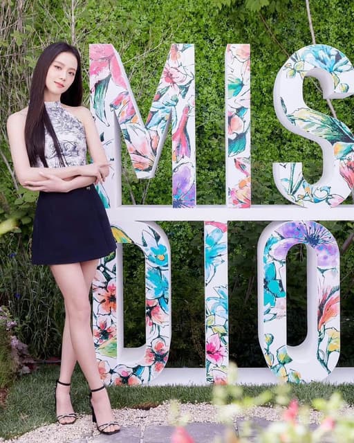 #時尚 JISOO出席韓國首爾Miss Dior exhibition - BLACKPINK板 | Dcard