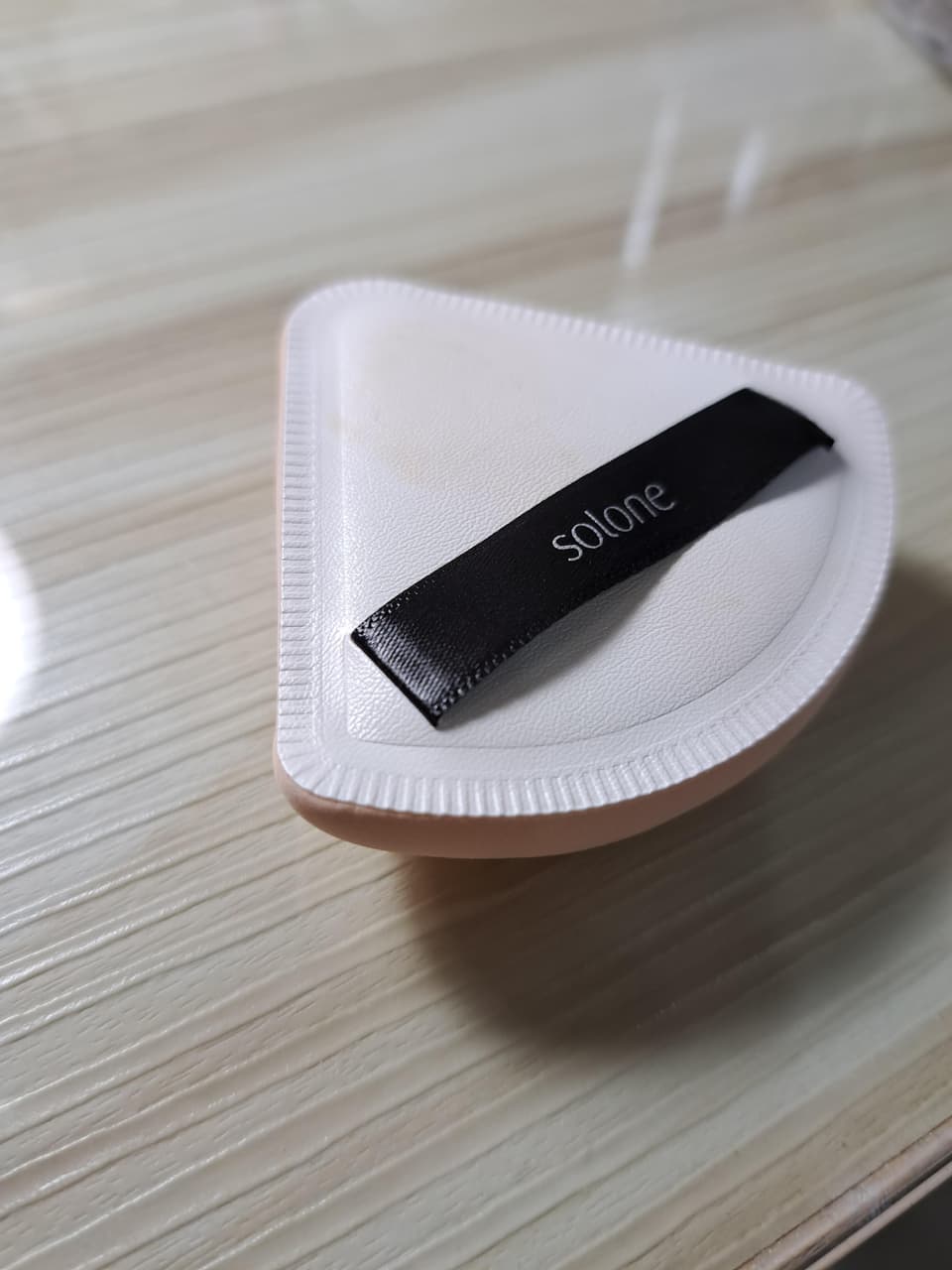 像棉花糖柔軟 讓底妝服服貼貼的Solone 舒芙蕾粉撲 - 美妝板 | Dcard