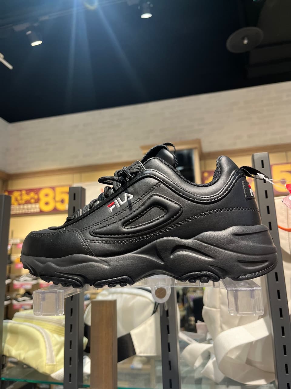 #詢問 台中outlets 此FILA鞋相關資訊 - 穿搭板 | Dcard