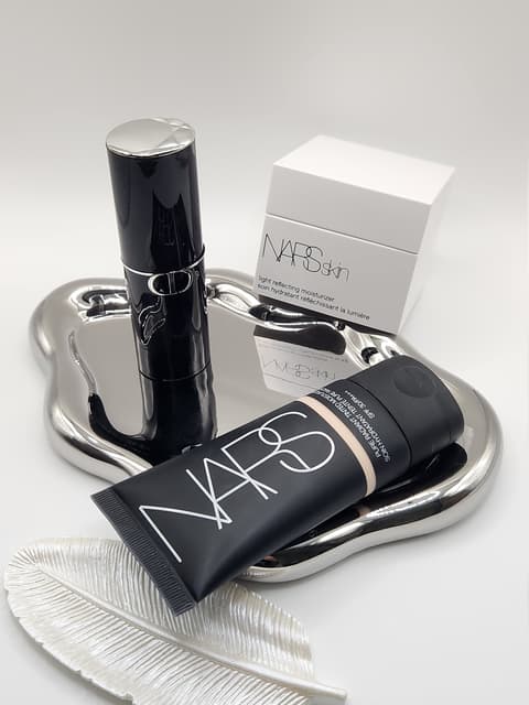 #分享 乾痘肌入手的8月底妝 (Dior持久粉底棒+NARS小肌蜜） - 美妝板 | Dcard