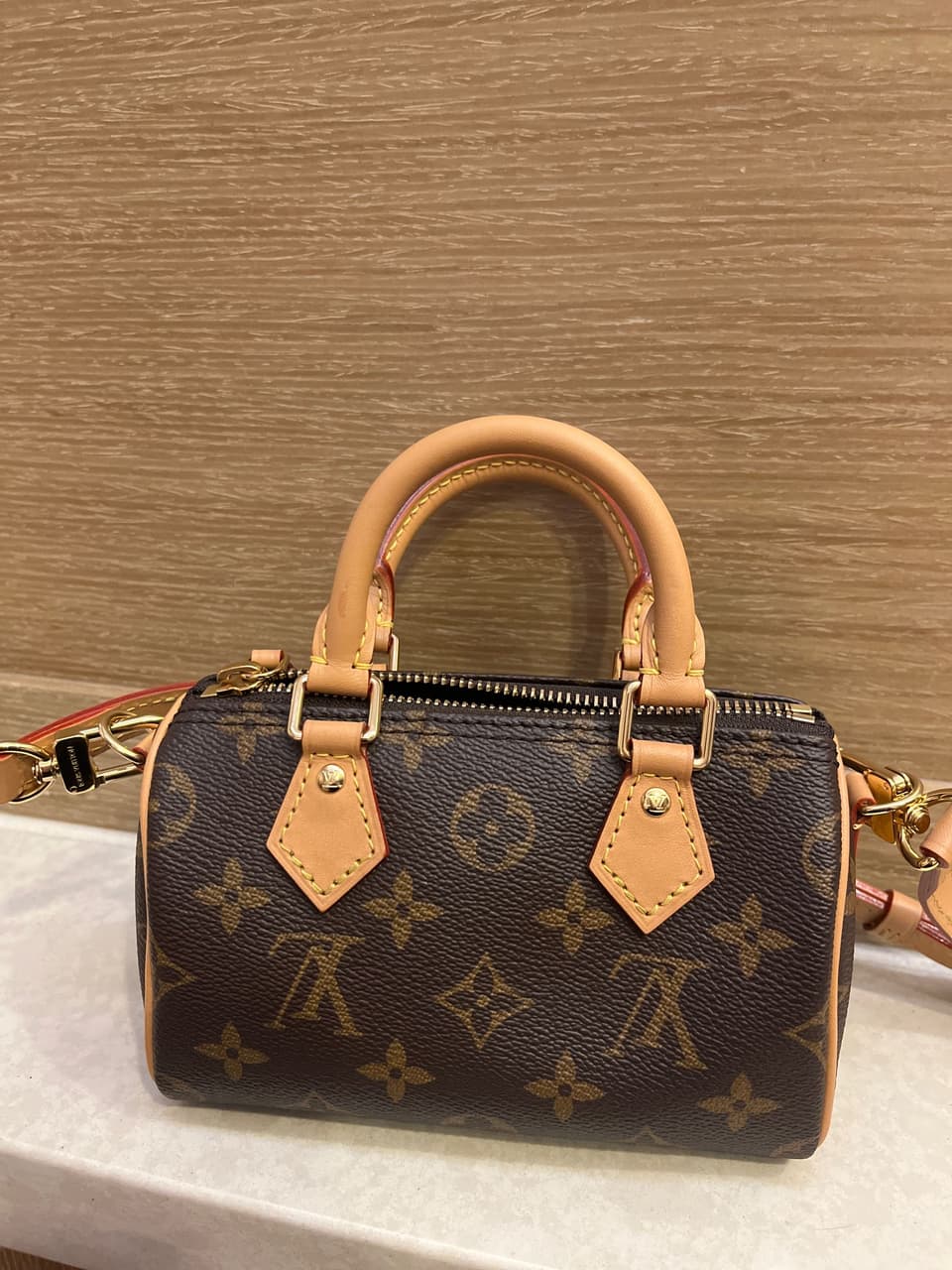 #分享 LV nano speedy斜揹時請注意避免磨損手提把 - B15 留言 | Dcard